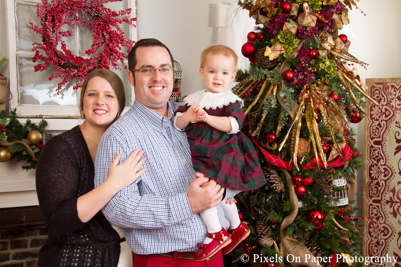 Book your Christmas portraits now! | pixelsonpaperblog.com