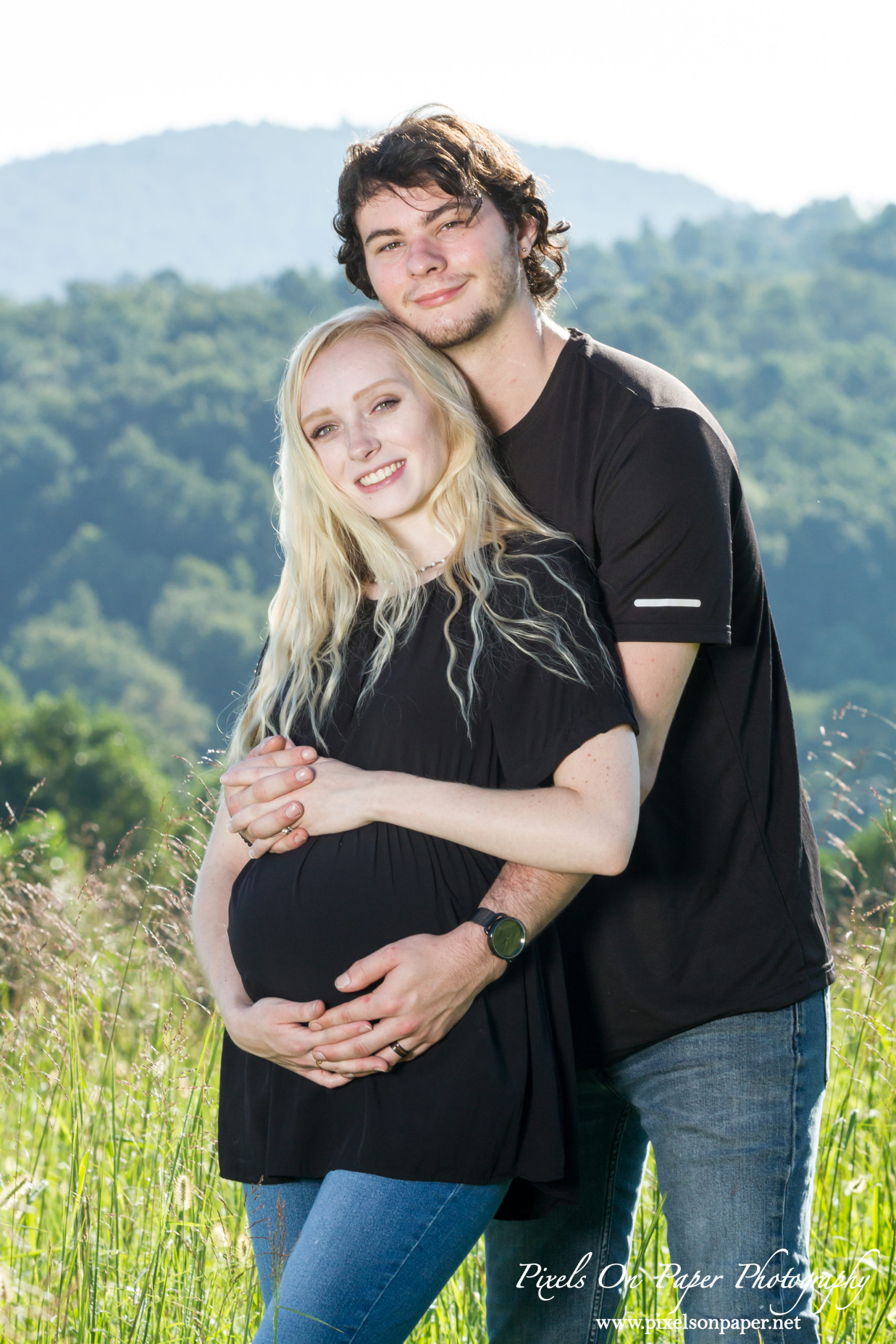 Maternity portraits in the NC Mountains | pixelsonpaperblog.com